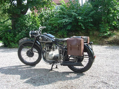 BMW MC Richards Garage: BMW R23 1939
